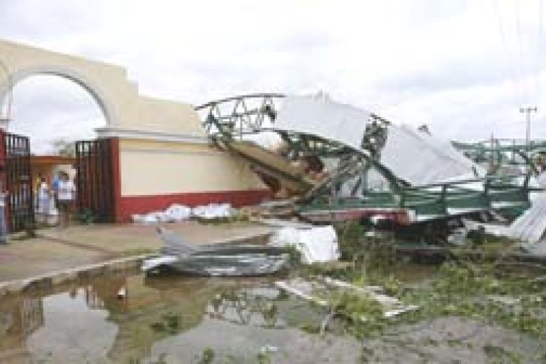 Huracán Dean tocó tierra en México y se debilita | Diarioelargentino.com