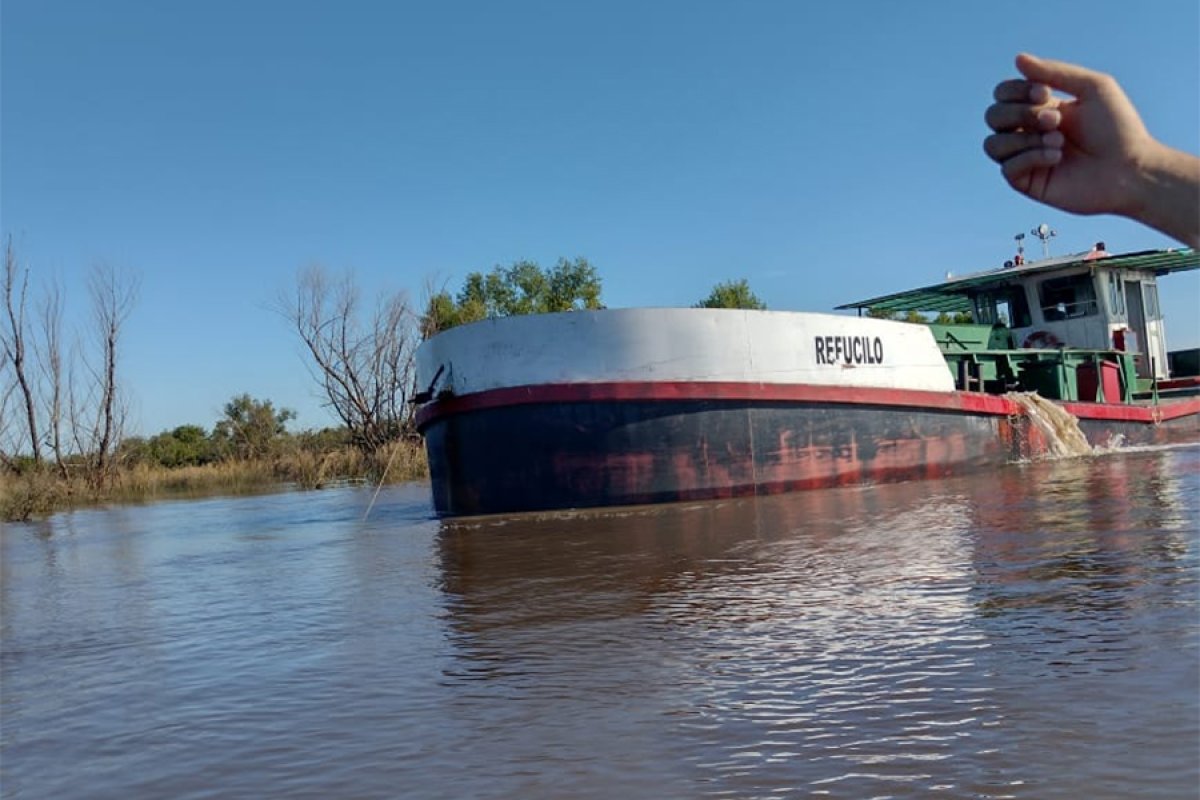 Arenera Vita viola el acuerdo y draga fuera de la zona permitida en el ...