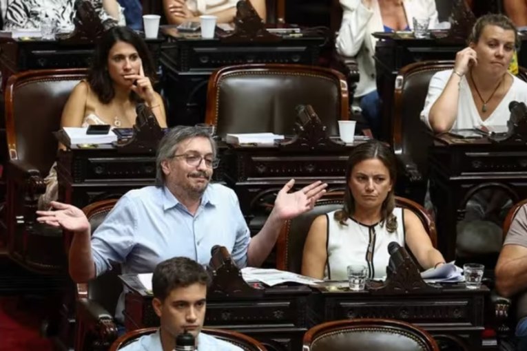 Máximo Kirchner criticó la Ley Ómnibus y recibió una fuerte respuesta ...