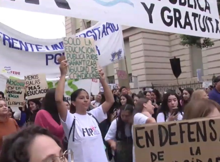 En Paraná fue multitudinaria la Marcha Federal en defensa de las Universidades ...
