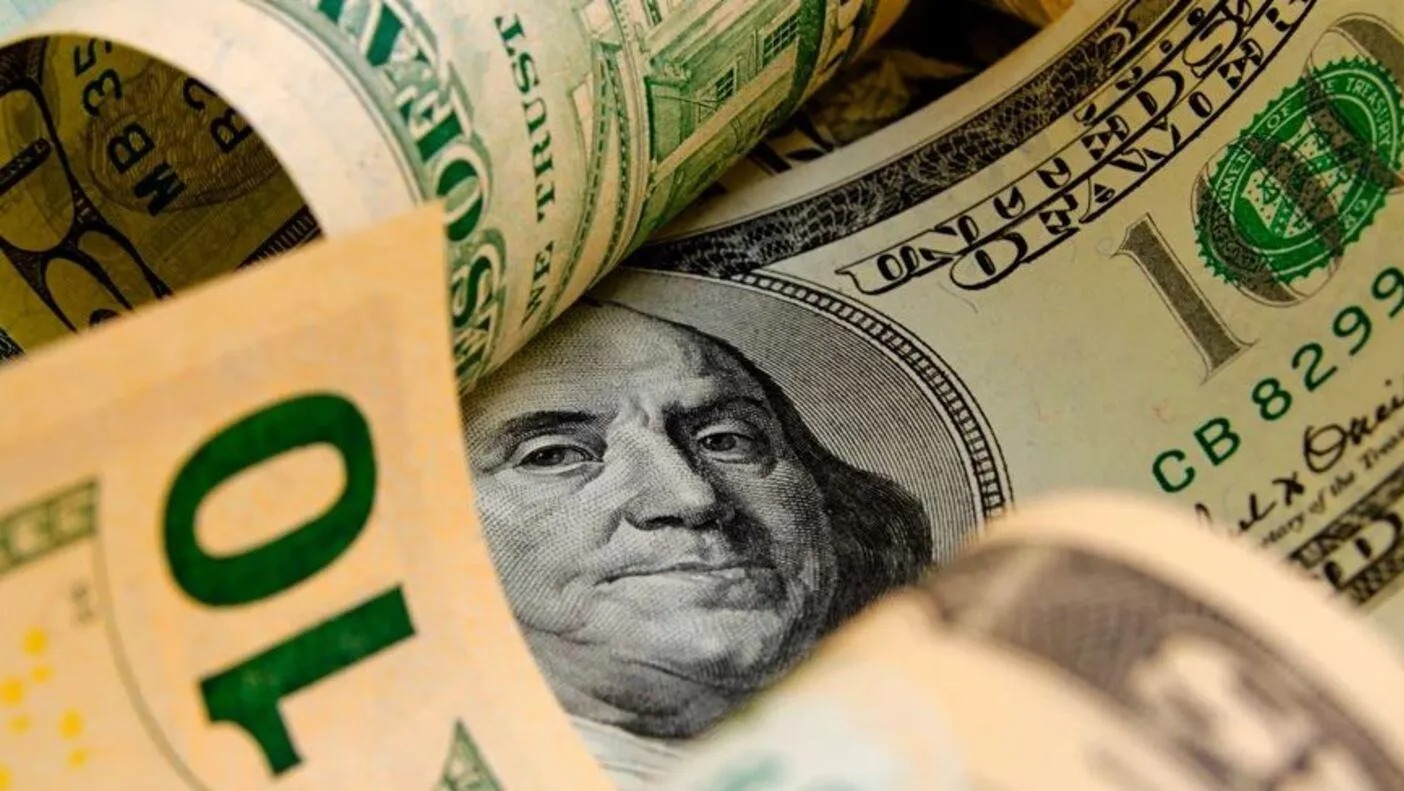 El dólar paralelo retrocede y se distancia de los $1.500 después de las ...