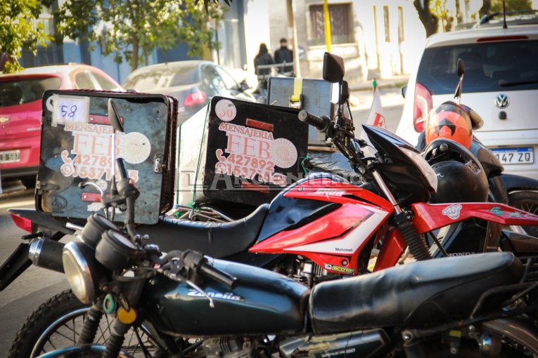 274 personas realizan el servicio de cadetería en Gualeguaychú: ¿Qué ...